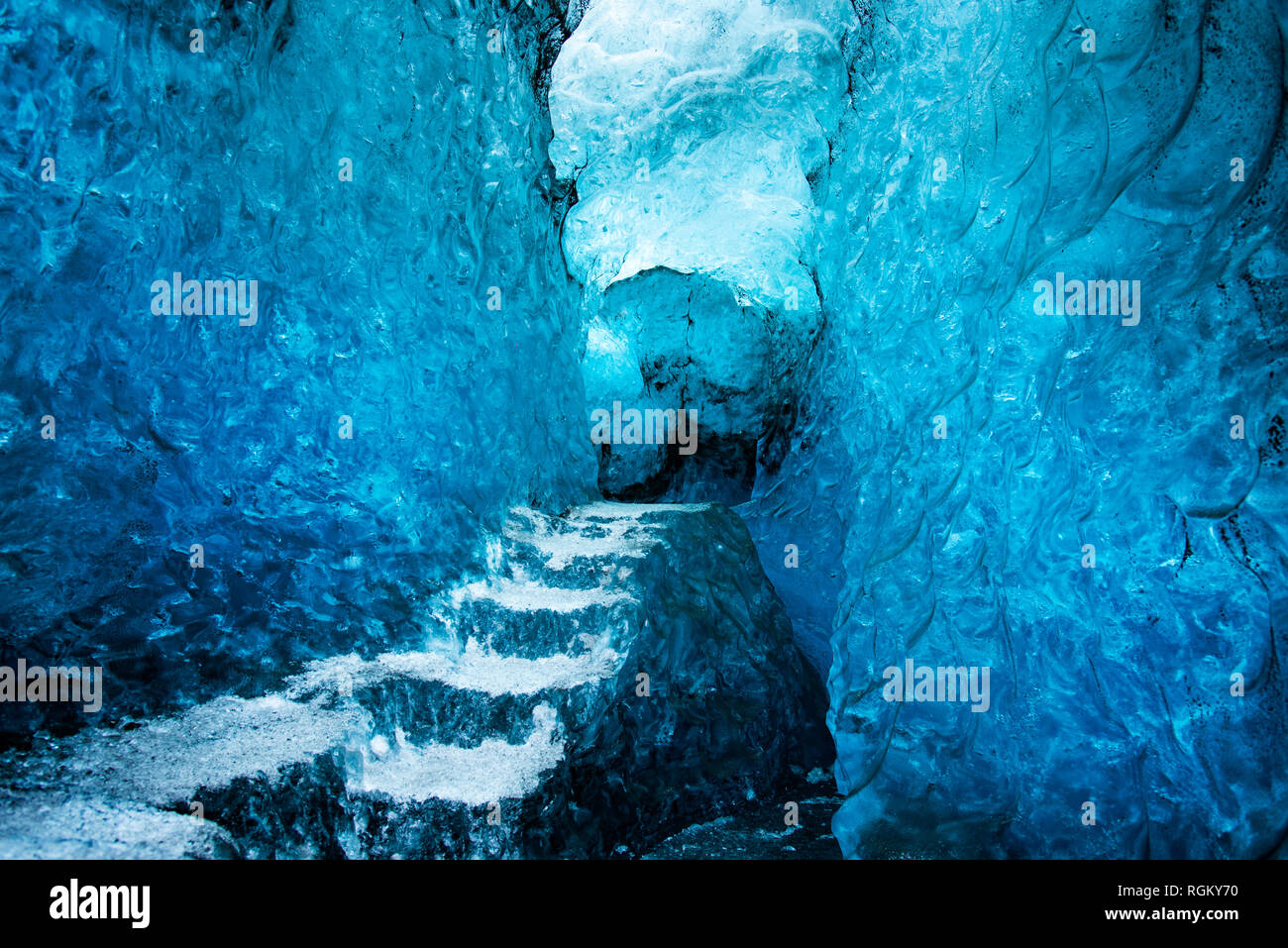 Empty cave hi-res stock photography and images - Alamy