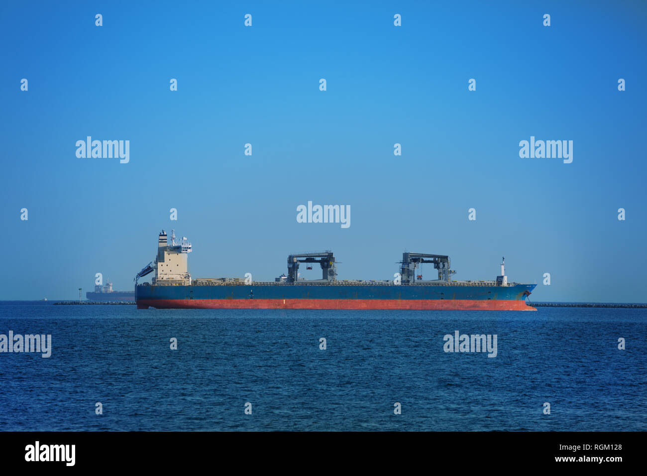 Dry Bulk Cargo Barge High Resolution Stock Photography and Images - Alamy