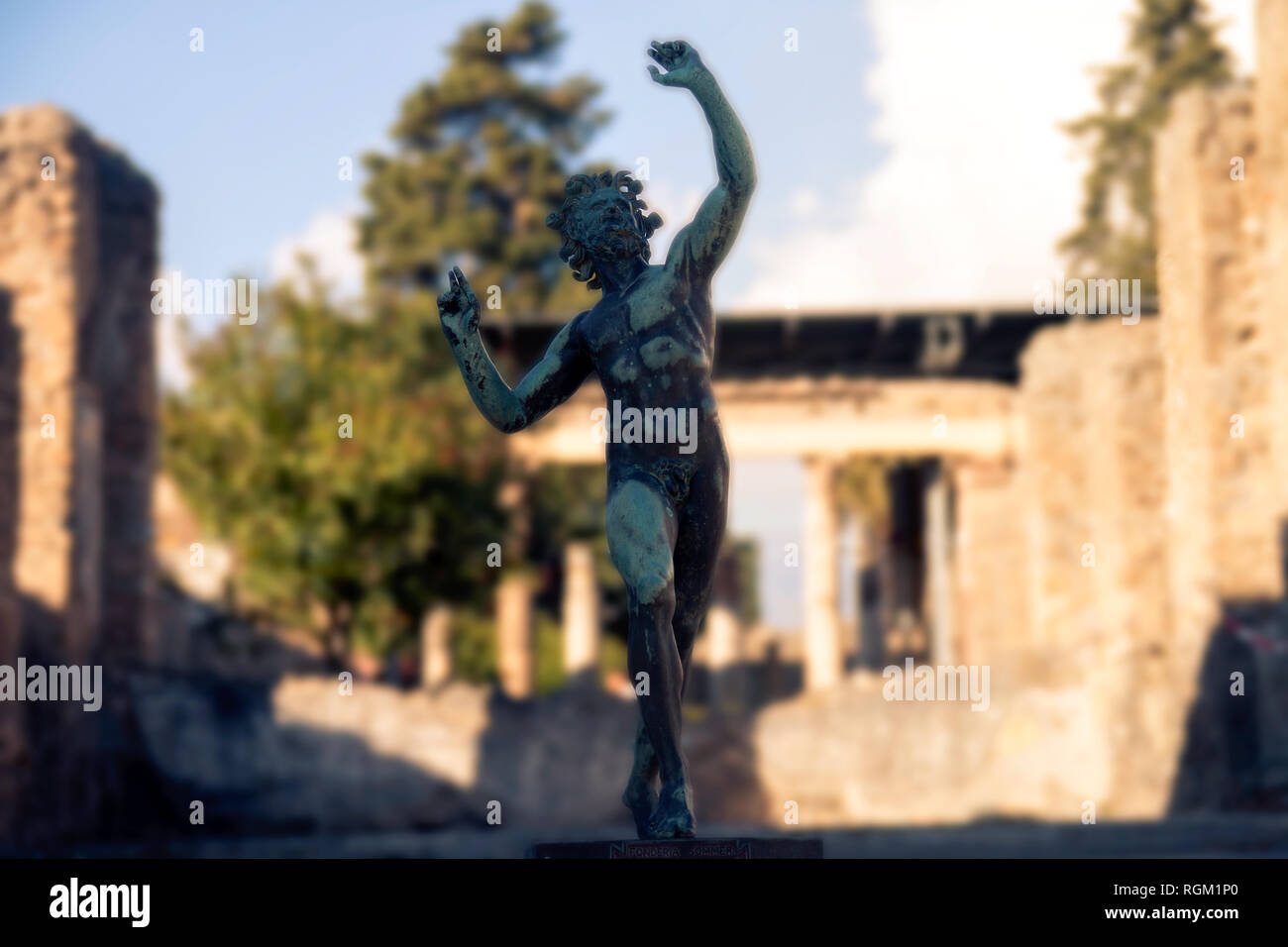 Roman athlete statue hi-res stock photography and images - Alamy