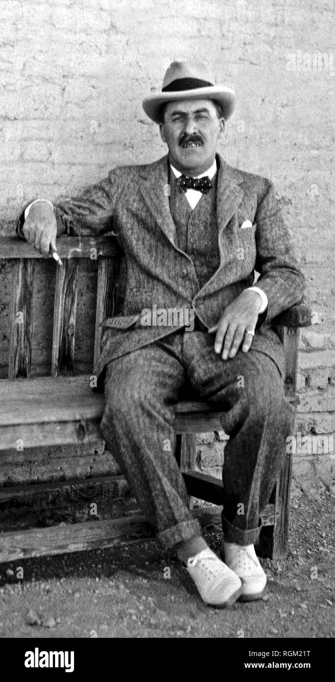 Howard Carter who discovered Tutankhamun's Tomb in the Valley of the ...