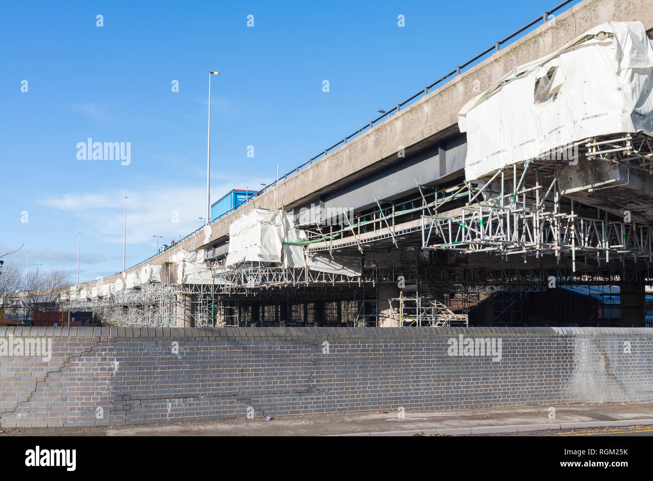 Major repairs to the elevated section of M5 motorway at West Bromwich ...