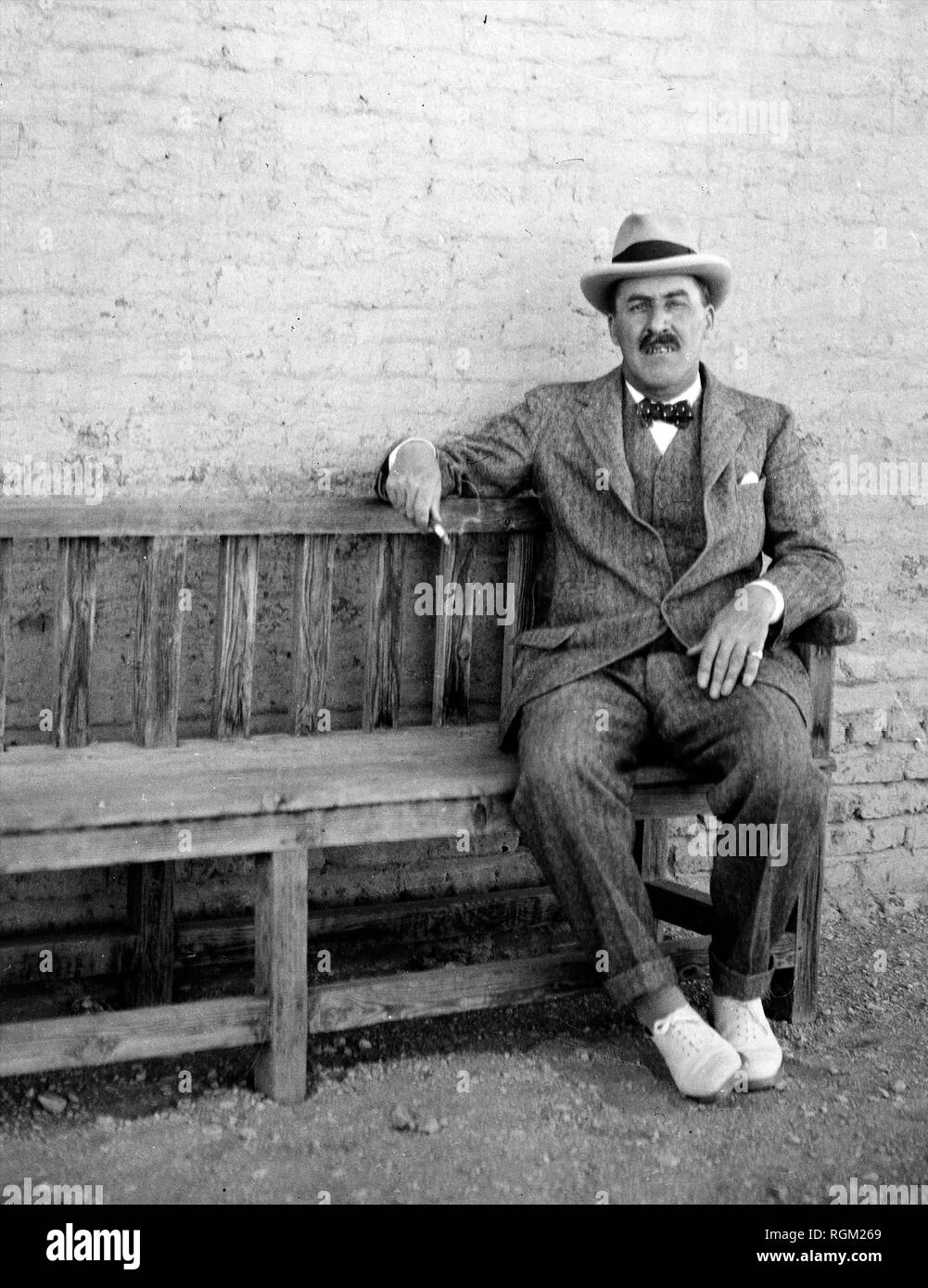 Howard Carter who discovered Tutankhamun's Tomb in the Valley of the ...
