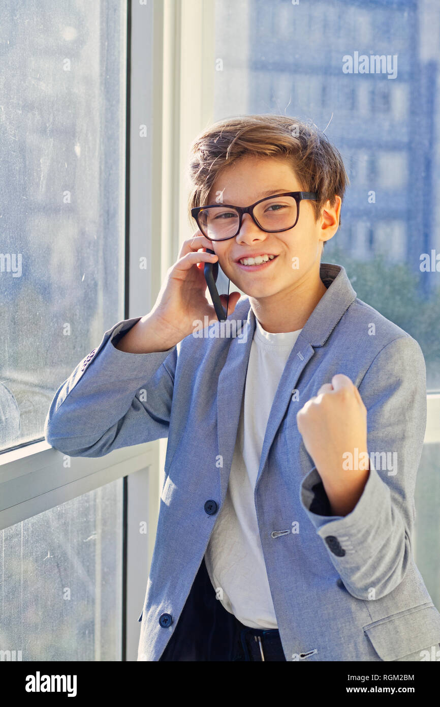 Portrait of teen boy using mobile phone Stock Photo - Alamy