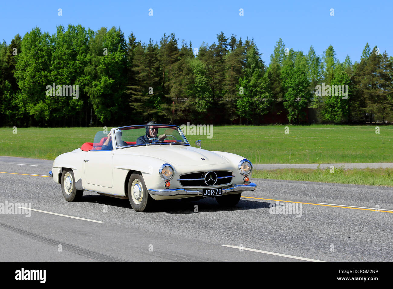 Cream convertible car hi-res stock photography and images - Alamy