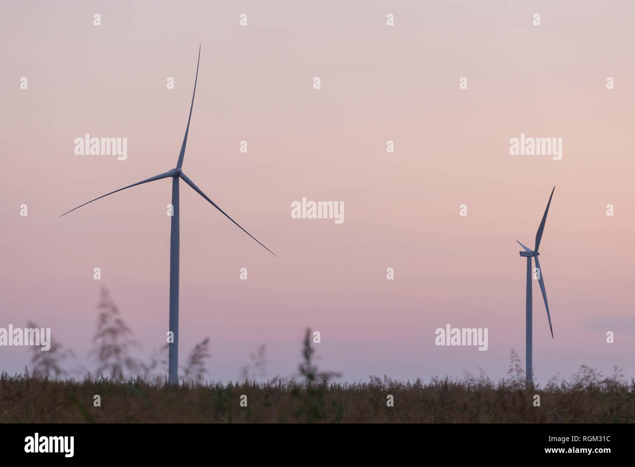 Red and purple sunset hi-res stock photography and images - Alamy