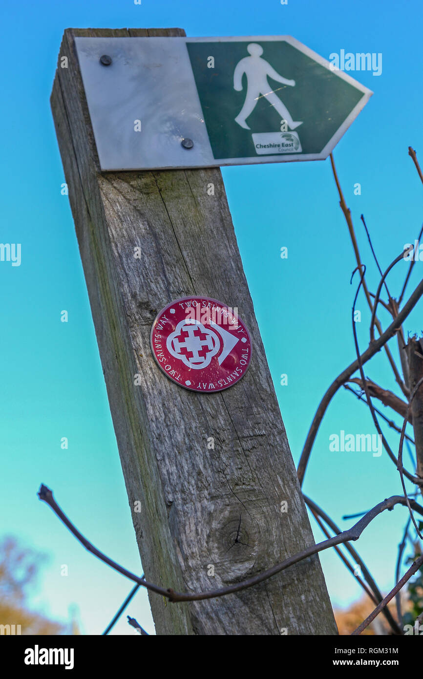 Two arrows sign hi-res stock photography and images - Alamy