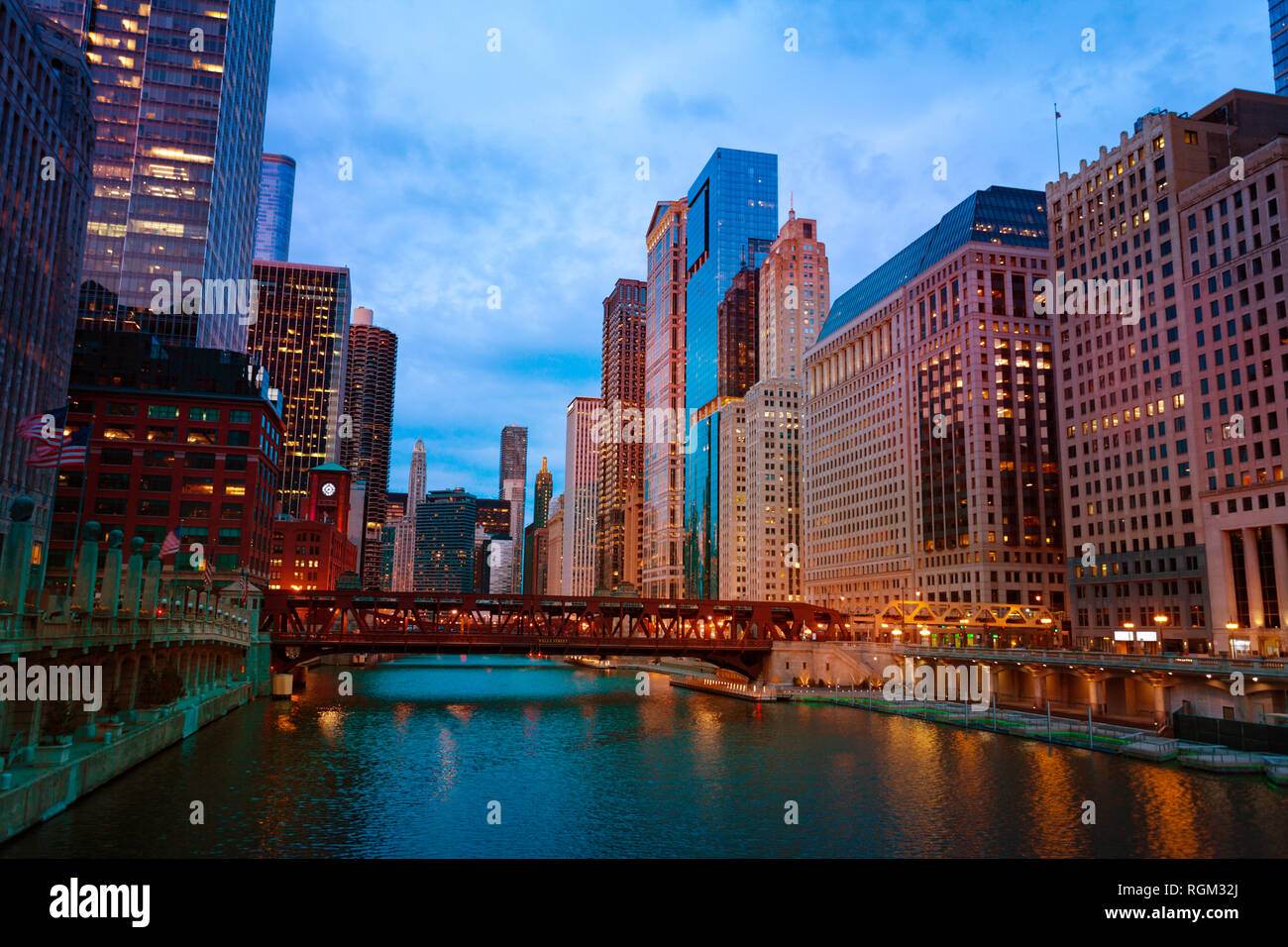 Lake Street Bridge and skyscrapers of Chicago, USA Stock Photo - Alamy