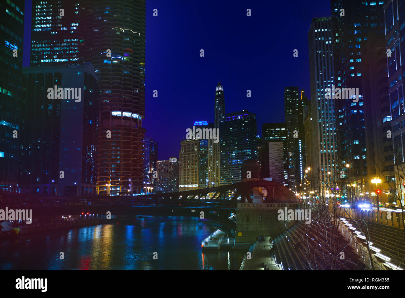Marina city chicago night hi-res stock photography and images - Alamy