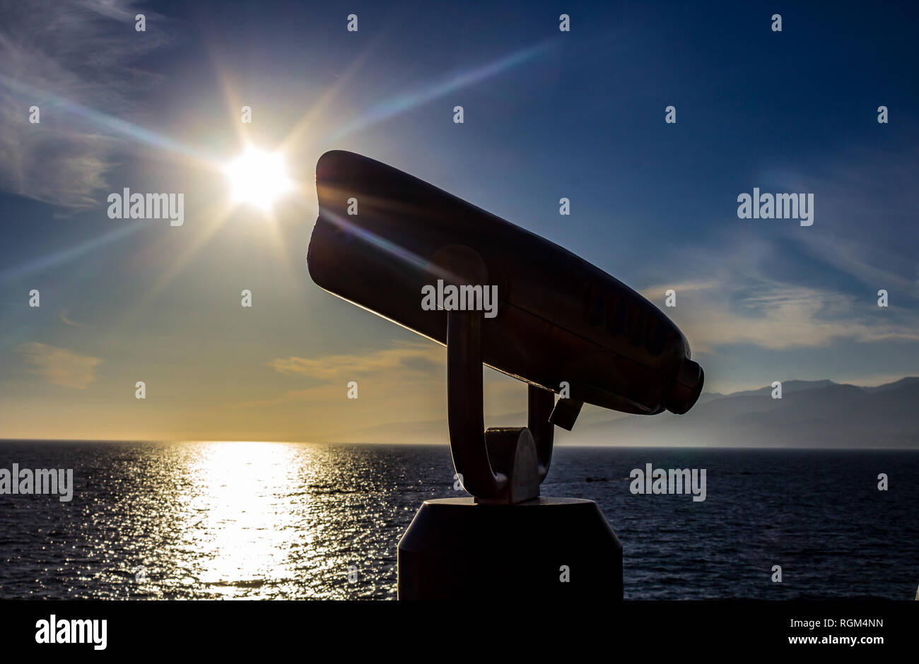 Telescopic Viewer High Resolution Stock Photography and Images - Alamy