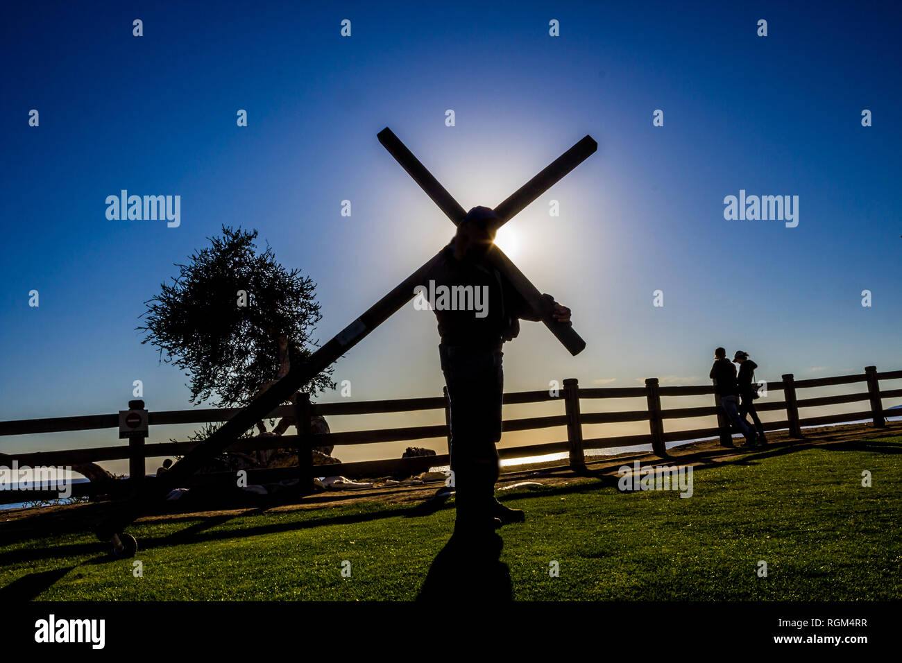 Man carrying cross hi-res stock photography and images - Alamy