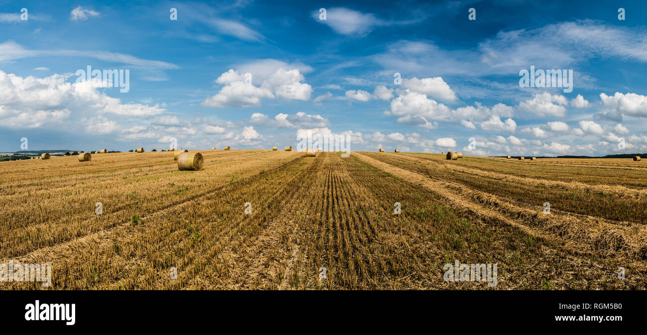 Wide panoramic countryside hi-res stock photography and images - Alamy