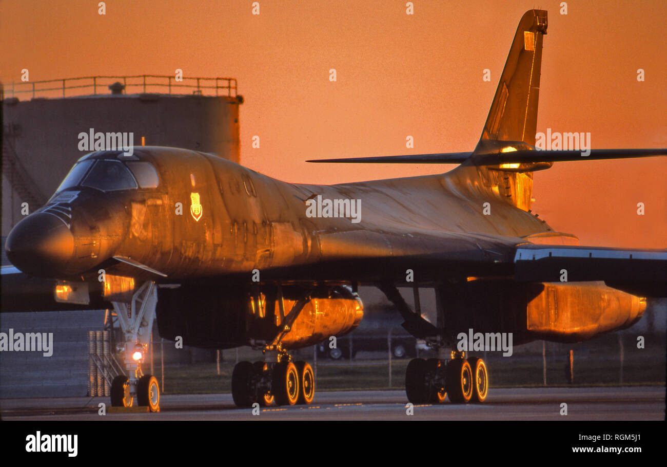 B1 bomber hi-res stock photography and images - Alamy