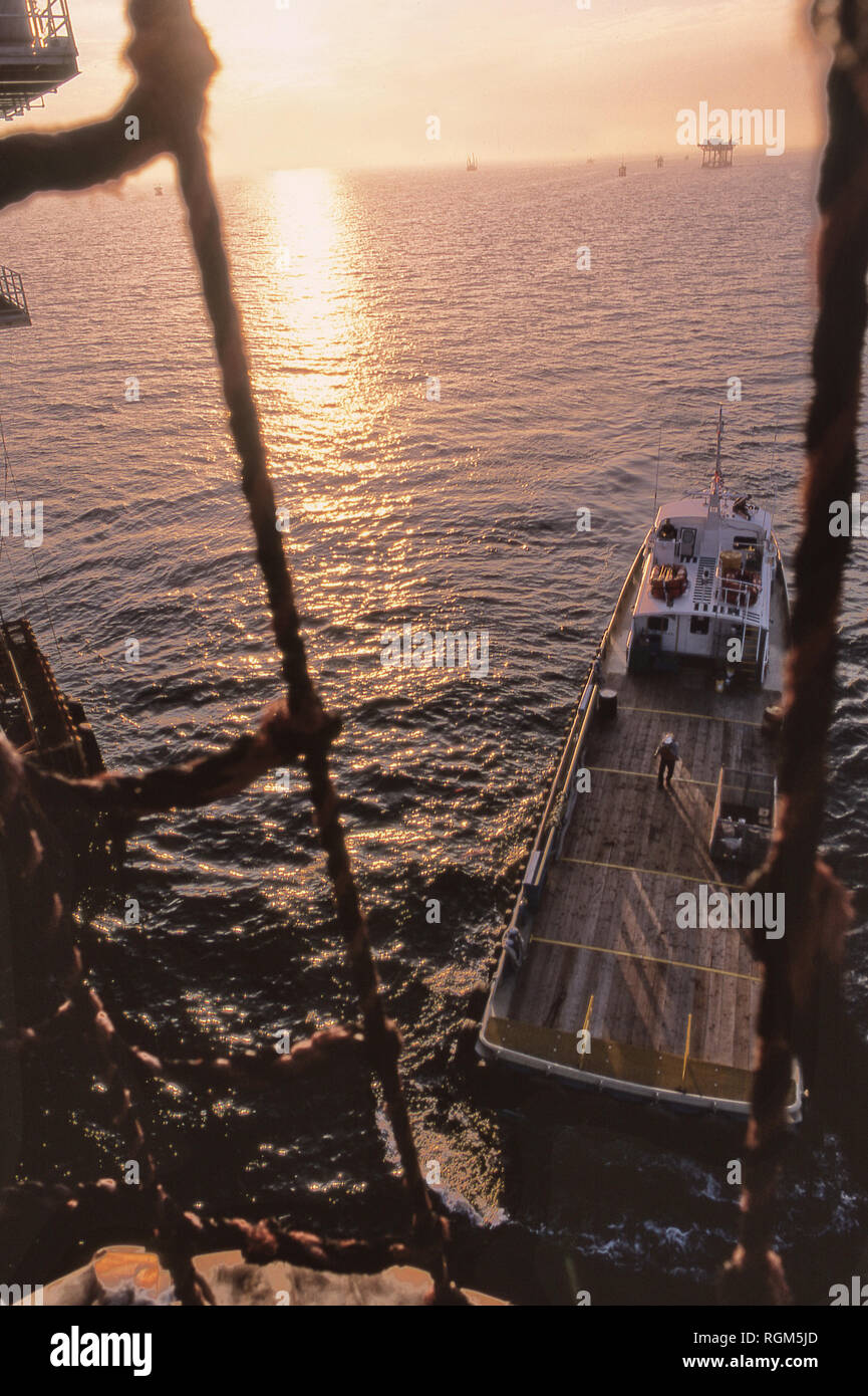 Oil rigs gulf of mexico hi-res stock photography and images - Alamy