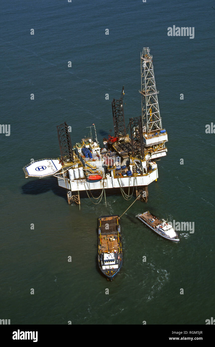 Oil rigs gulf of mexico hi-res stock photography and images - Alamy
