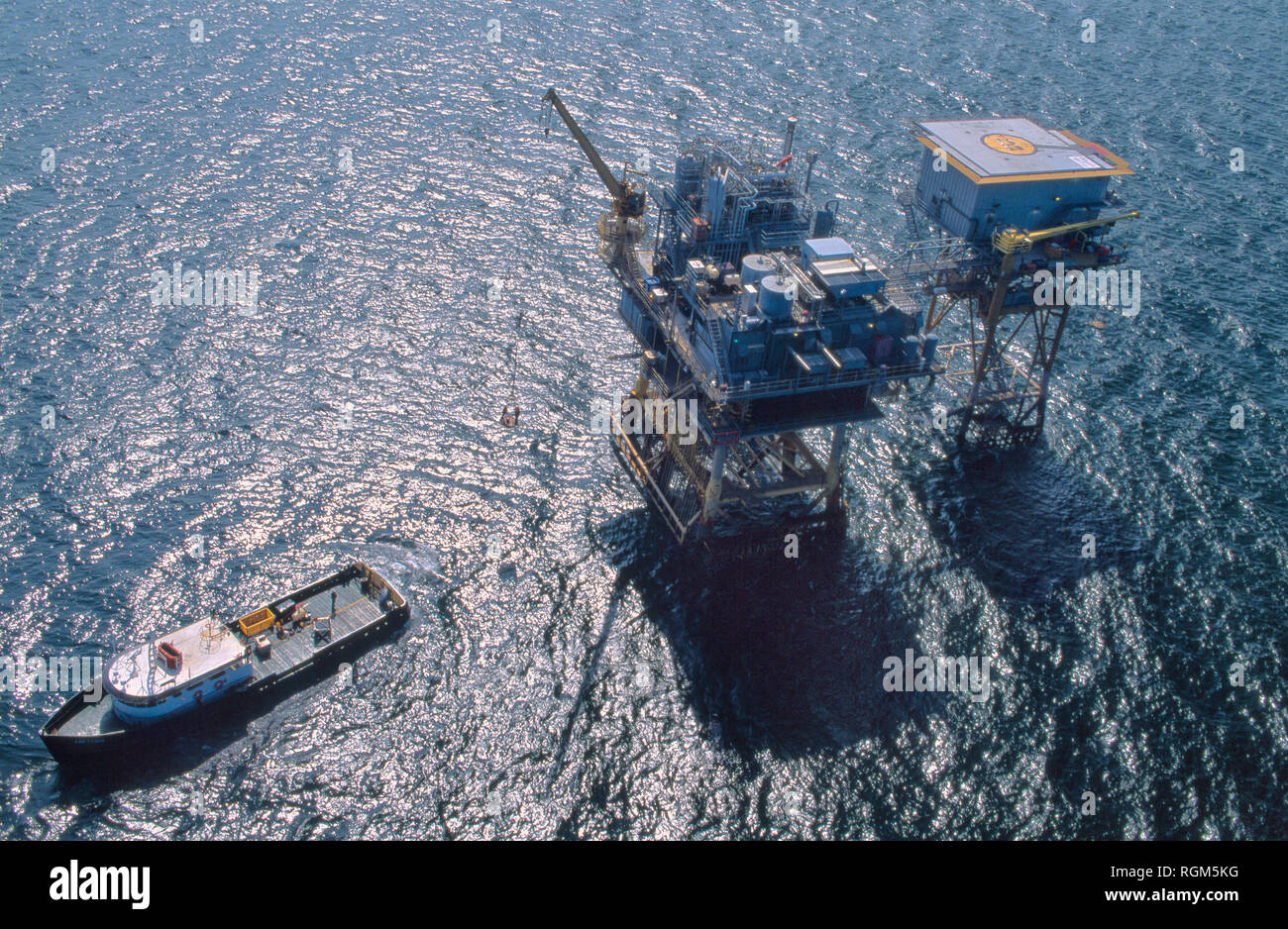 Oil platforms in gulf mexico hi-res stock photography and images - Alamy