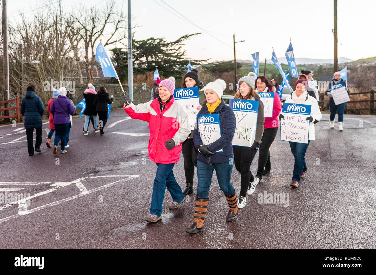 Nurses picket line hi-res stock photography and images - Alamy