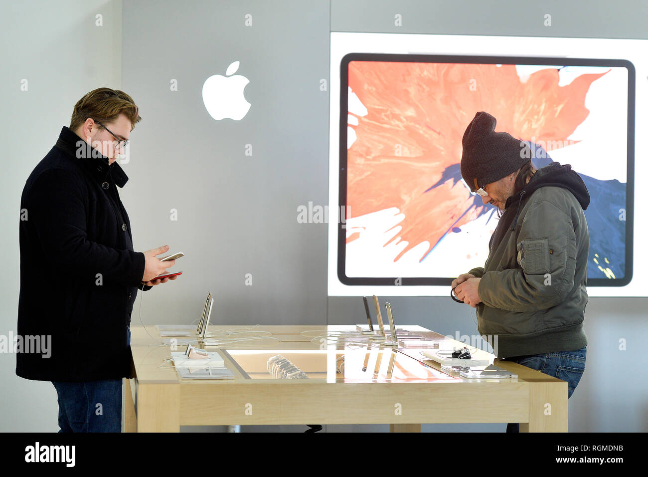 Alza hi-res stock photography and images - Alamy