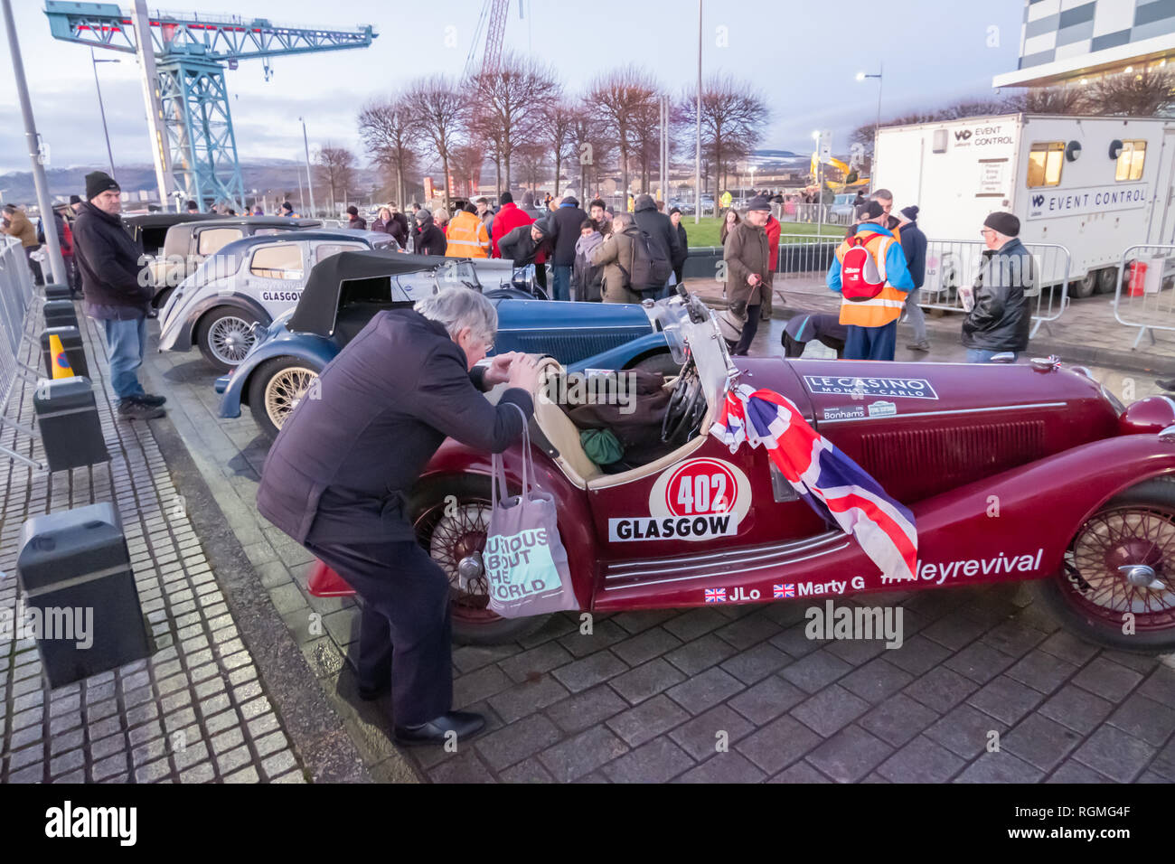 Glasgow, Scotland, UK. 30th January 2019: A spectator takes a ...