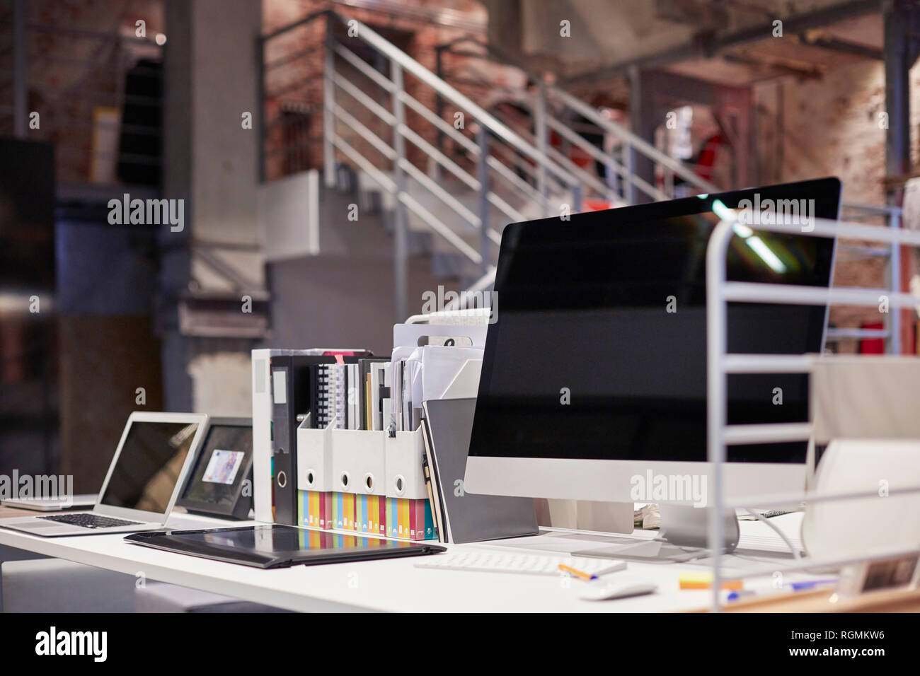 Office monitor hi-res stock photography and images - Alamy