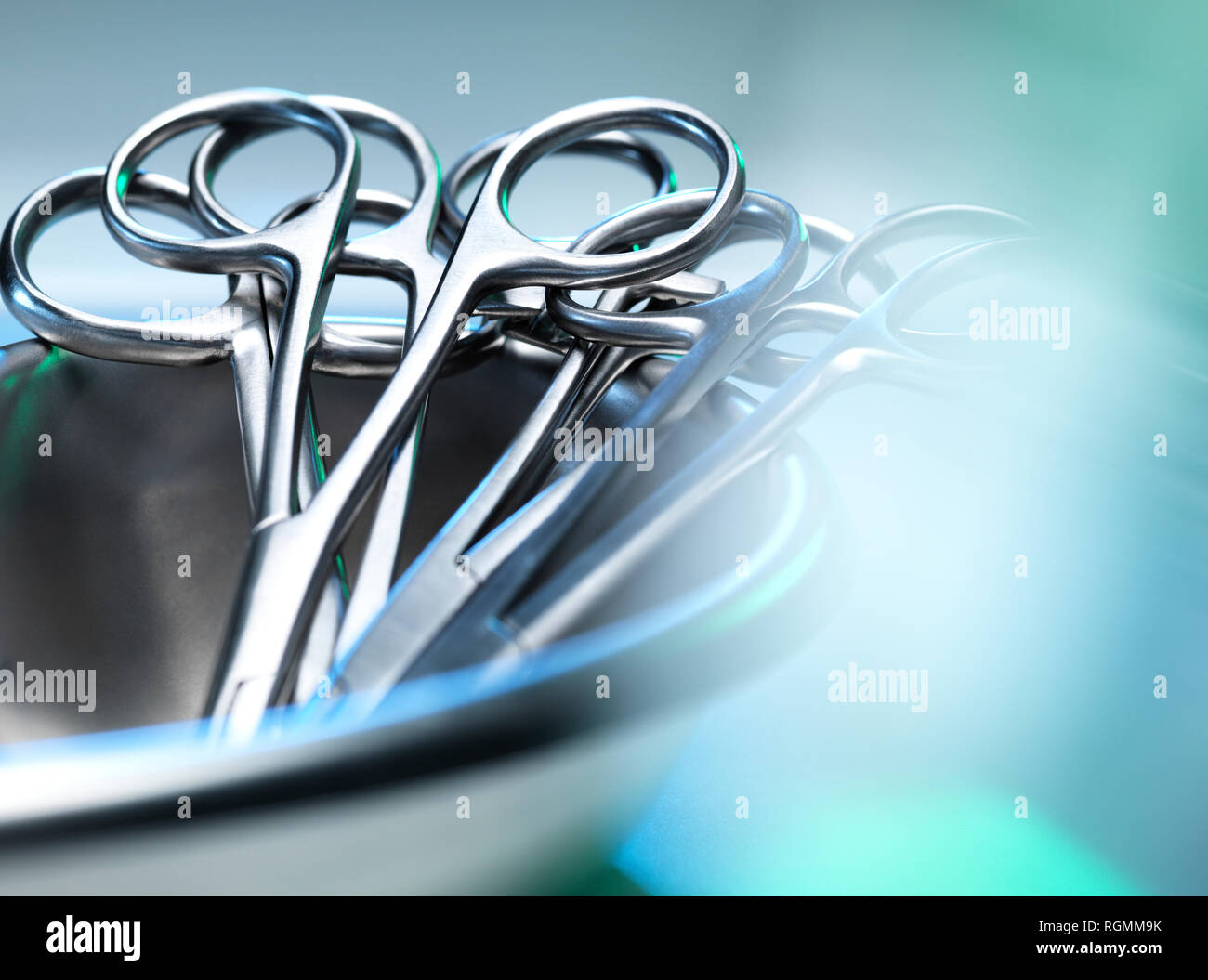 Surgical instruments in dish hi-res stock photography and images - Alamy