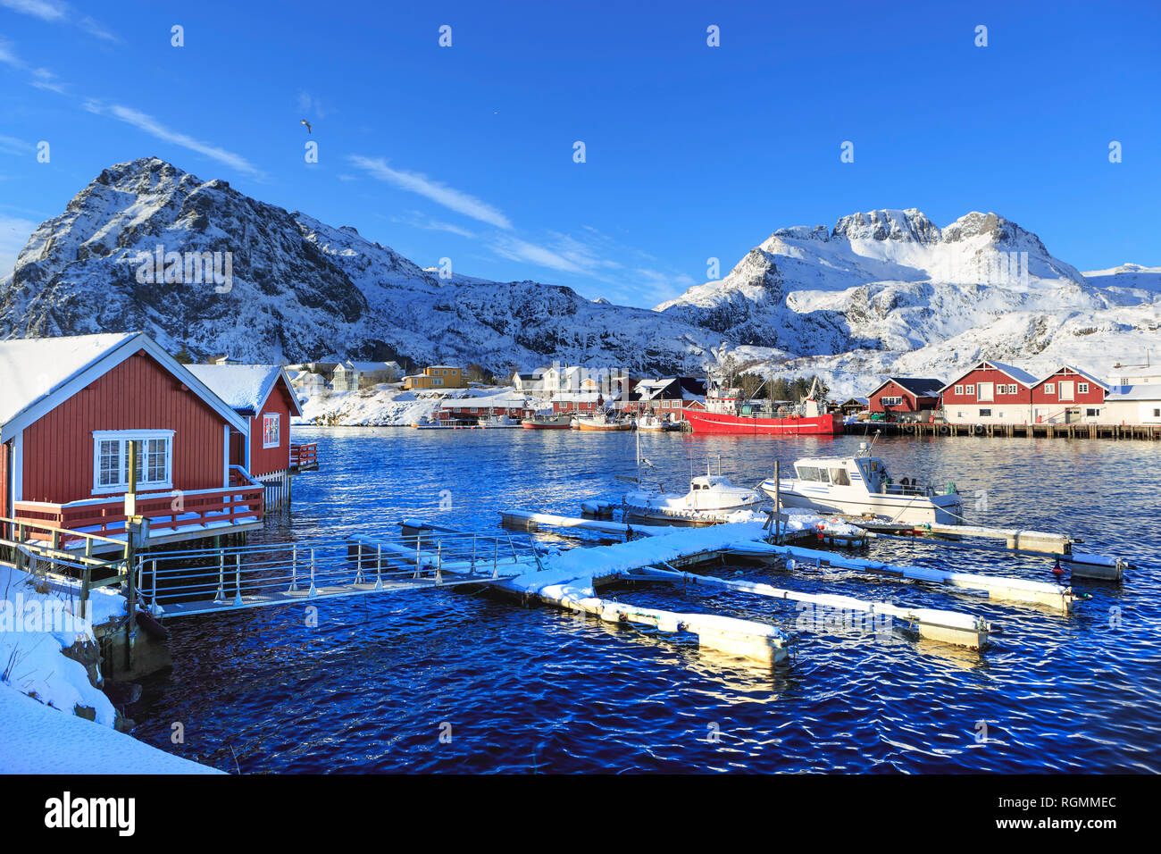 The fisherman village sorvagen lofoten islands hi-res stock photography ...