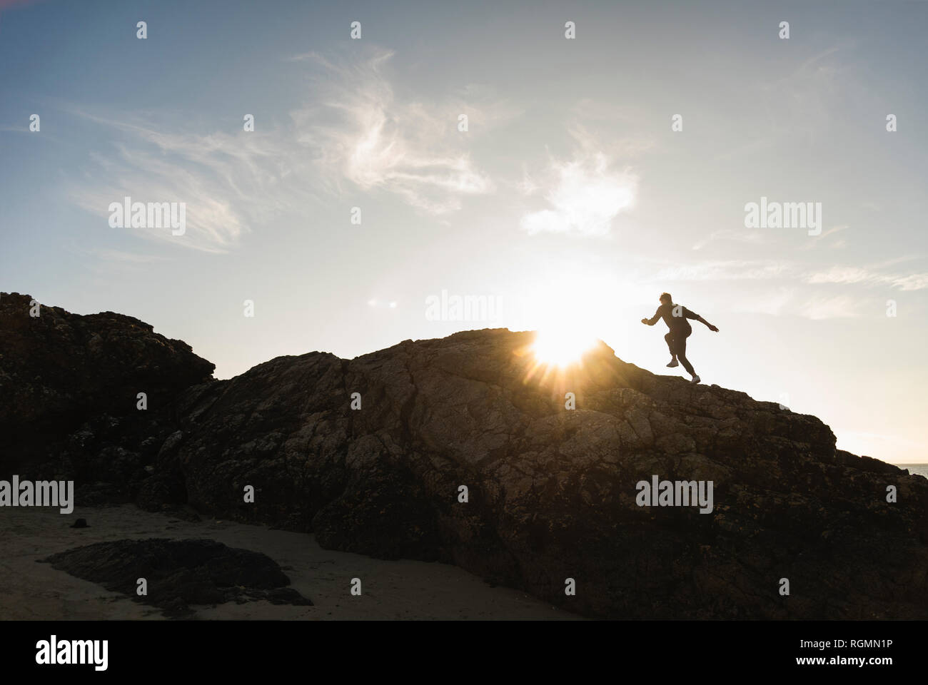 Man running at sunset hi-res stock photography and images - Alamy