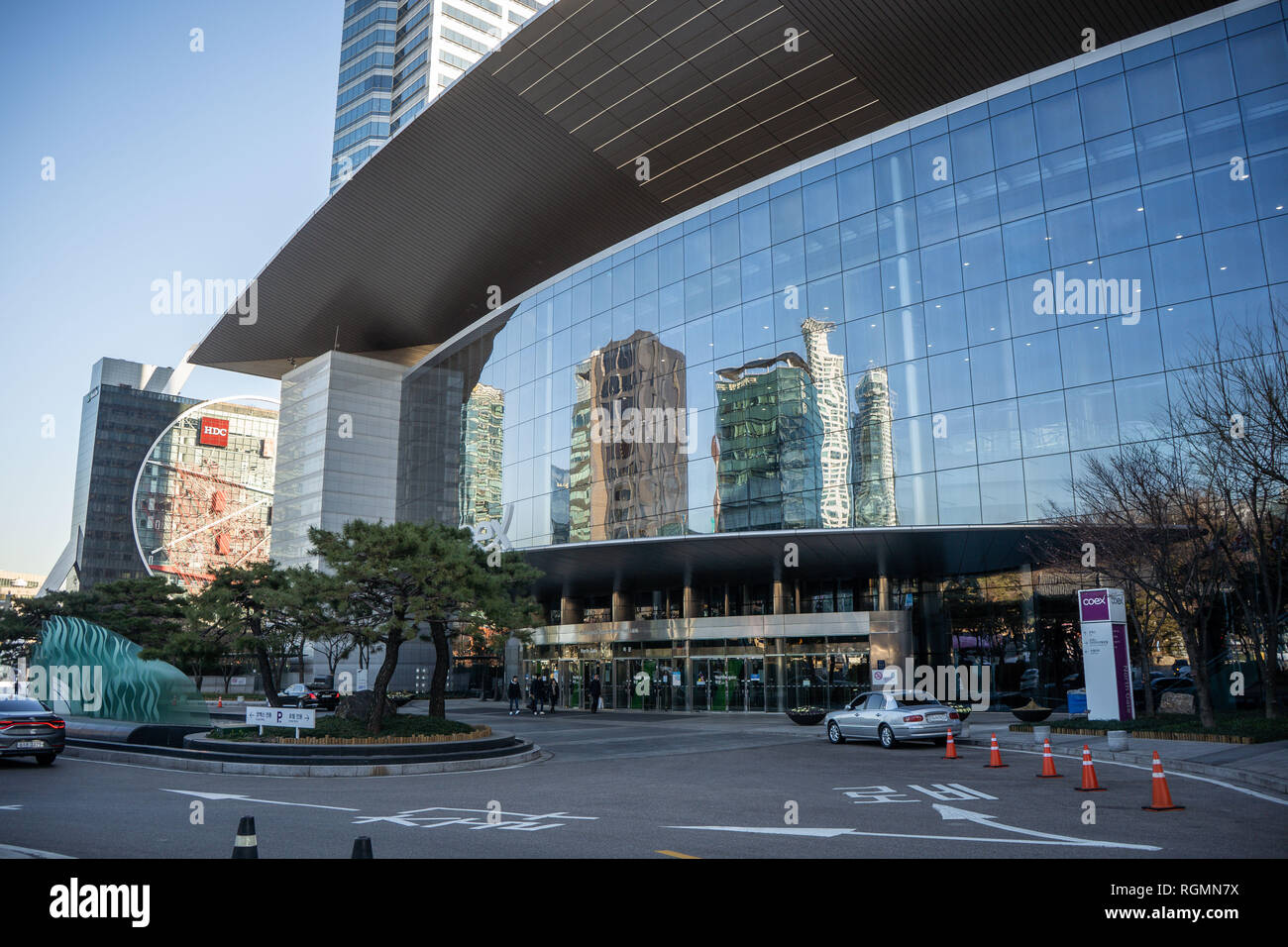 Seoul, South Korea - Desember, 2018: View of Starfield Library in ...