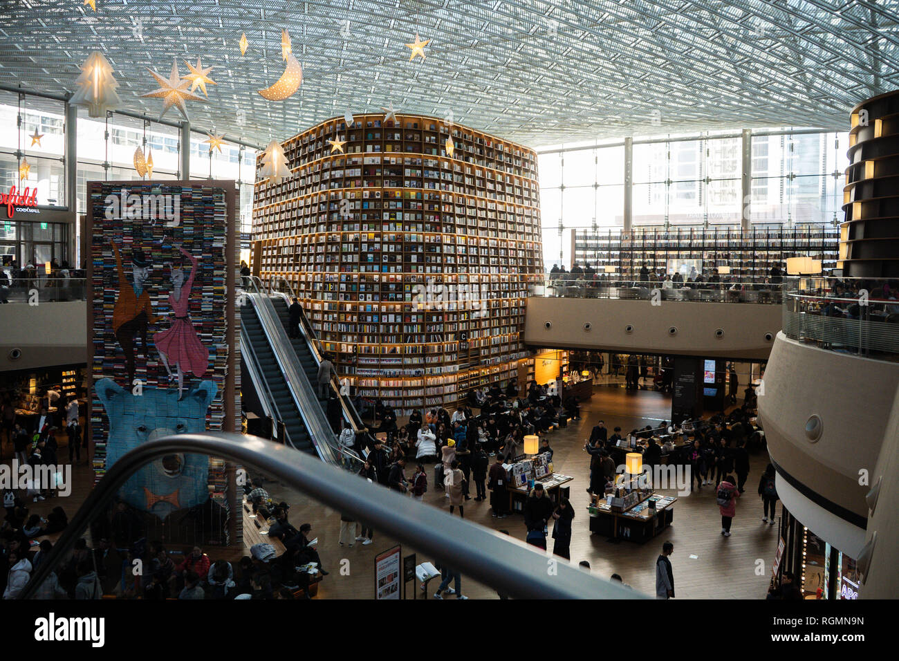 Seoul, South Korea - Desember, 2018: View of Starfield Library in ...