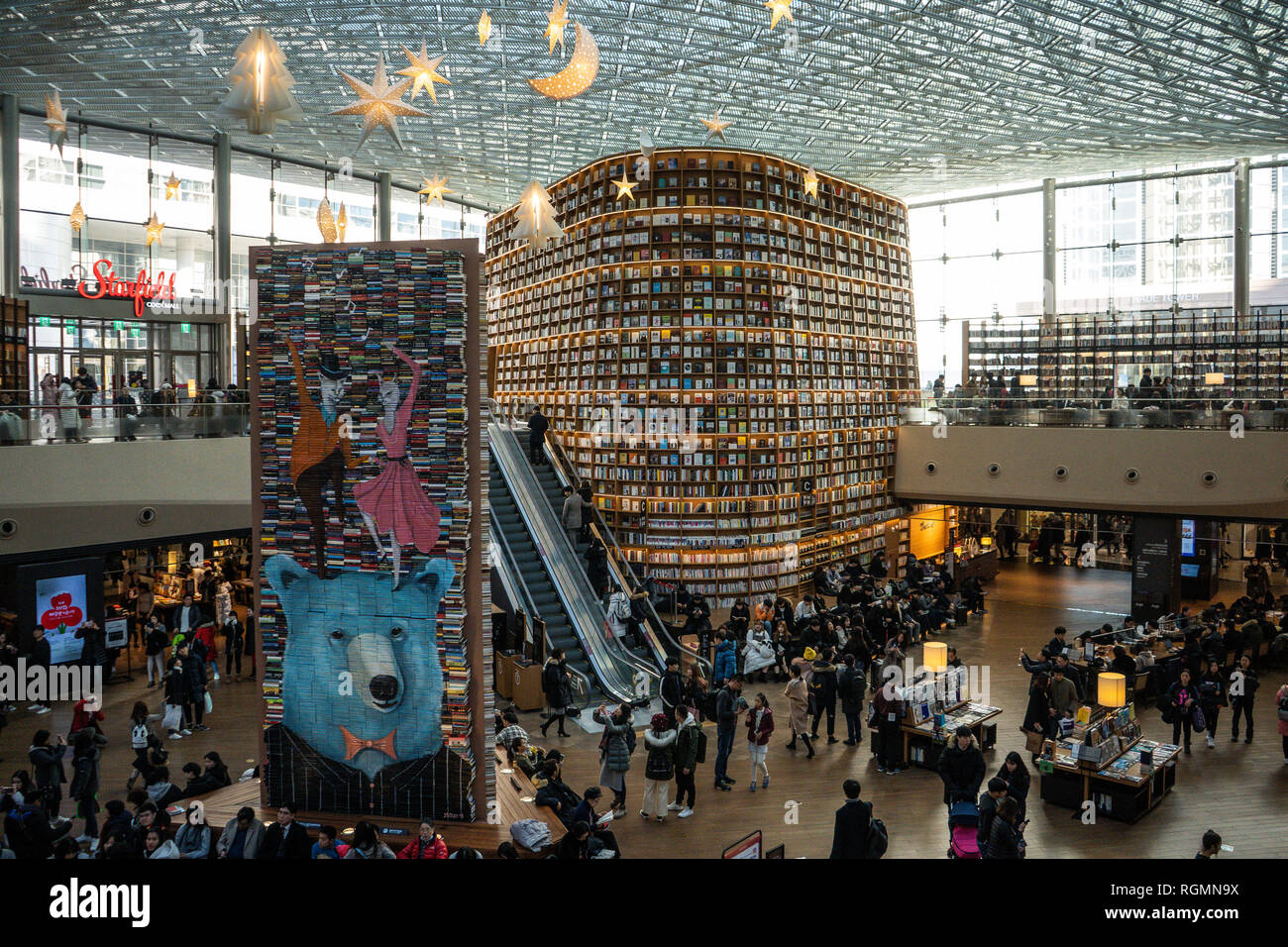 Seoul, South Korea - Desember, 2018: View of Starfield Library in ...