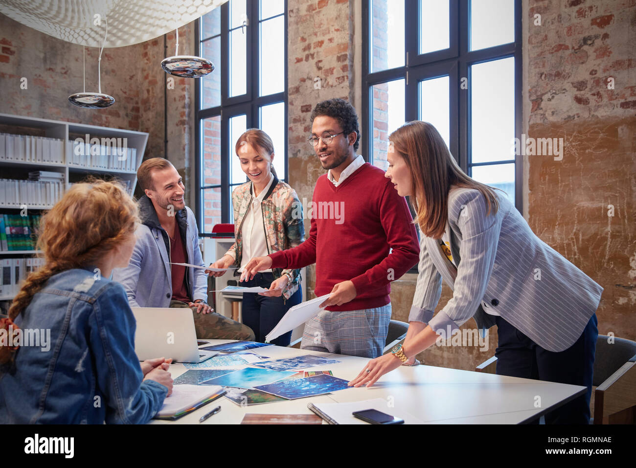 Office brainstorming meeting hi-res stock photography and images - Alamy