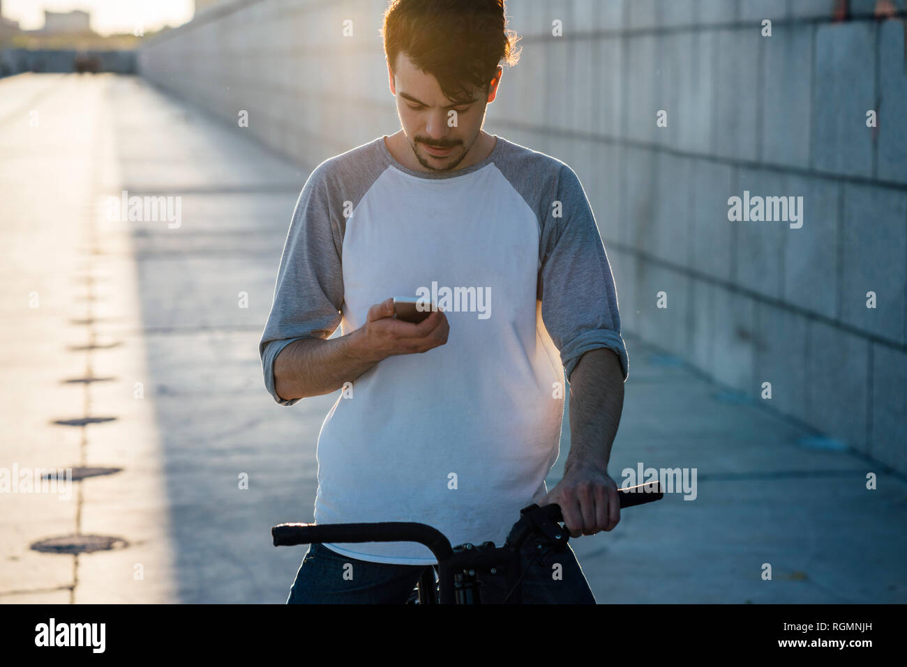 Commuter on bike back view hi-res stock photography and images - Alamy