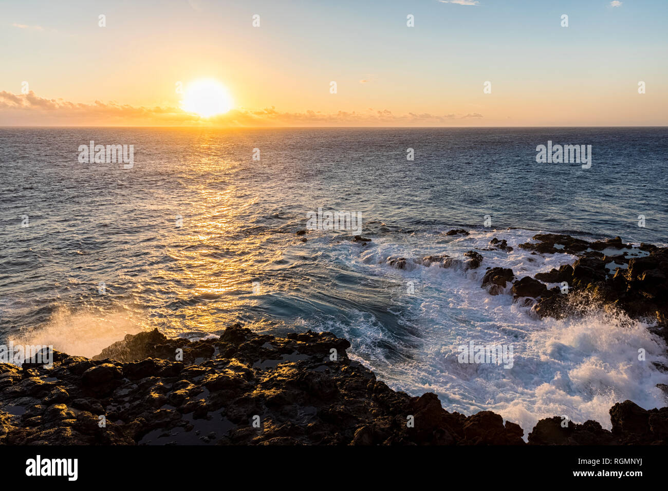 Golden rocky sunset hi-res stock photography and images - Alamy