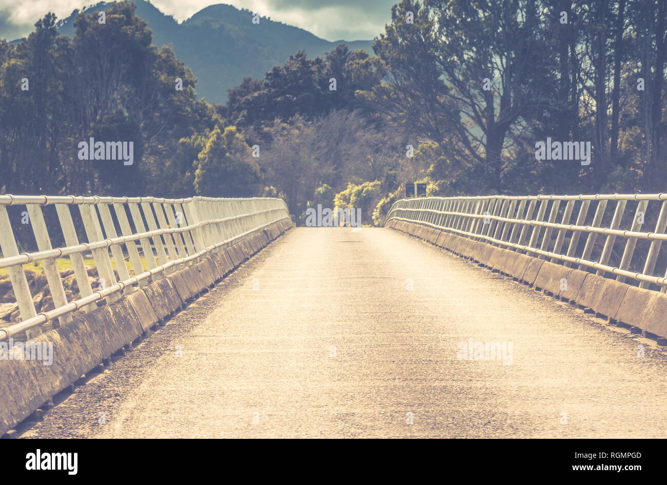 One way bridge hi-res stock photography and images - Alamy