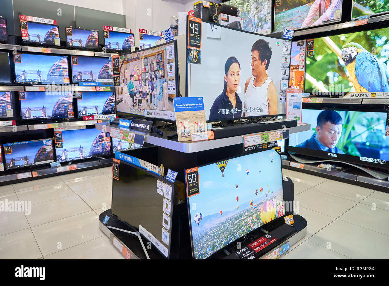 Television store asian hi-res stock photography and images - Alamy