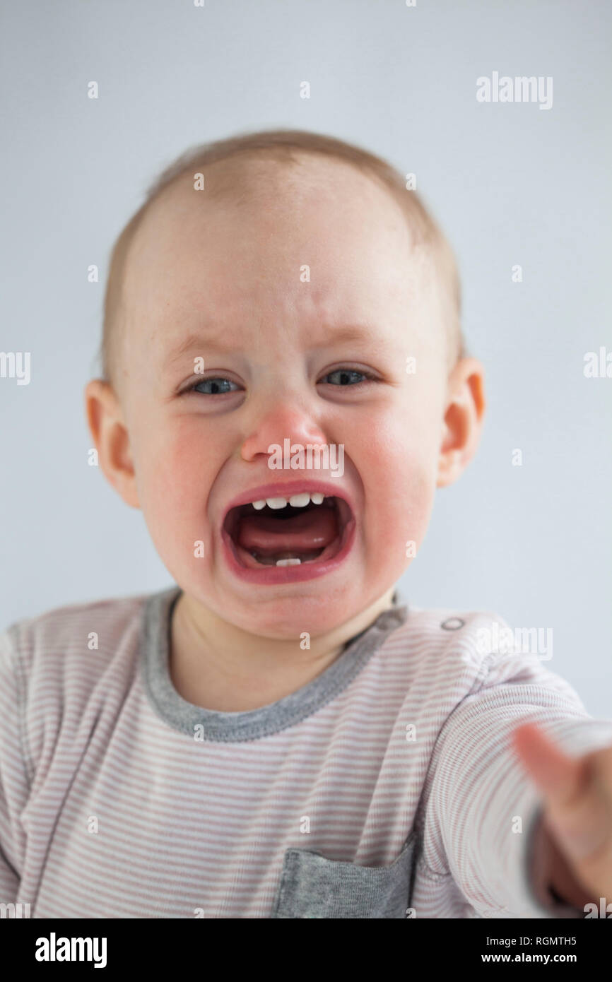 Screaming girl hi-res stock photography and images - Alamy