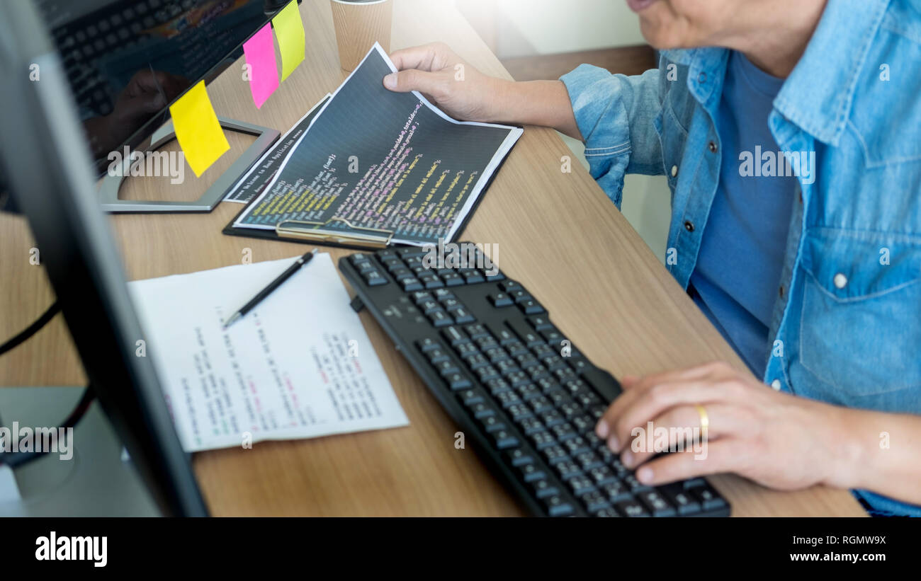 Analyst programmer hi-res stock photography and images - Alamy