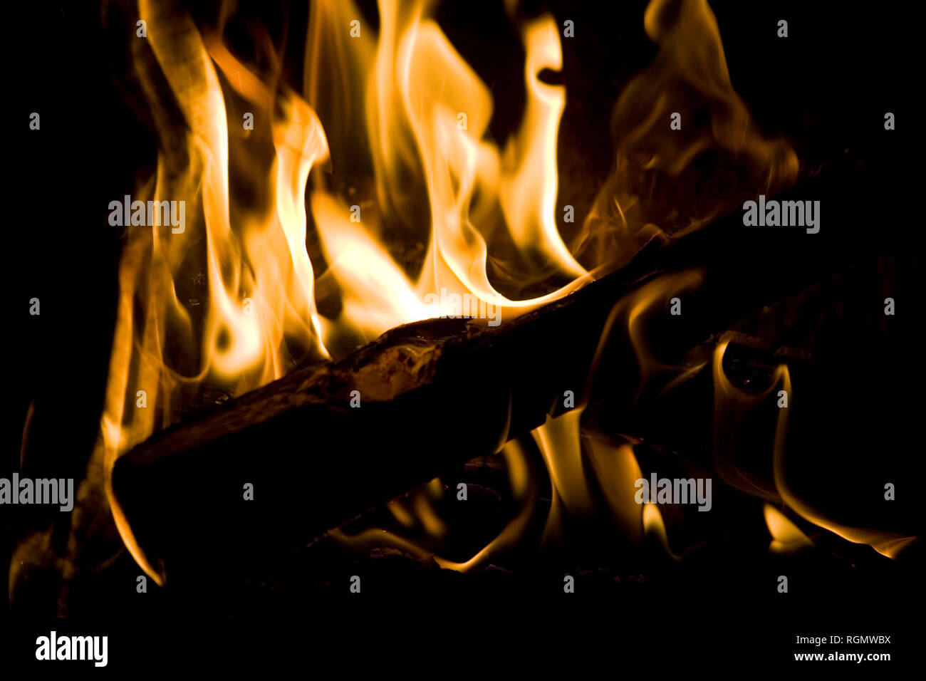Close up flames fire burning hi-res stock photography and images - Alamy