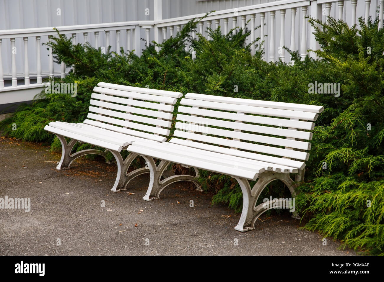 Two seat wooden bench hi-res stock photography and images - Alamy