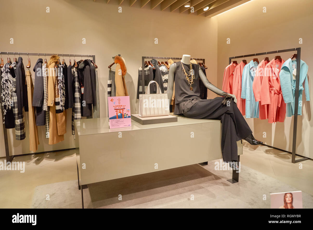 HONG KONG - CIRCA NOVEMBER, 2016: Max Mara store at the Elements shopping mall Stock Photo - Alamy