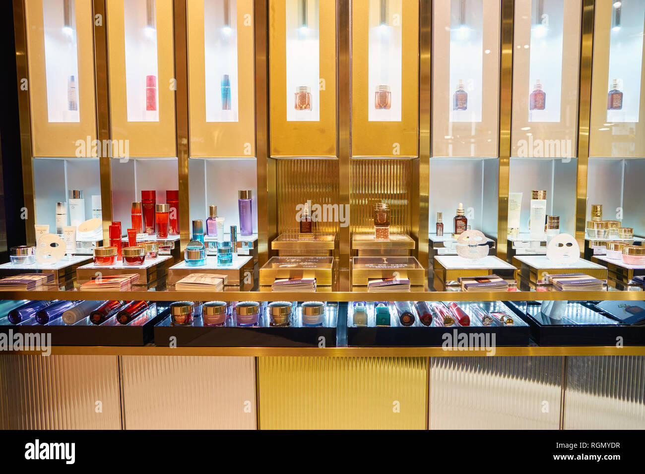 Estee lauder store hi-res stock photography and images - Alamy