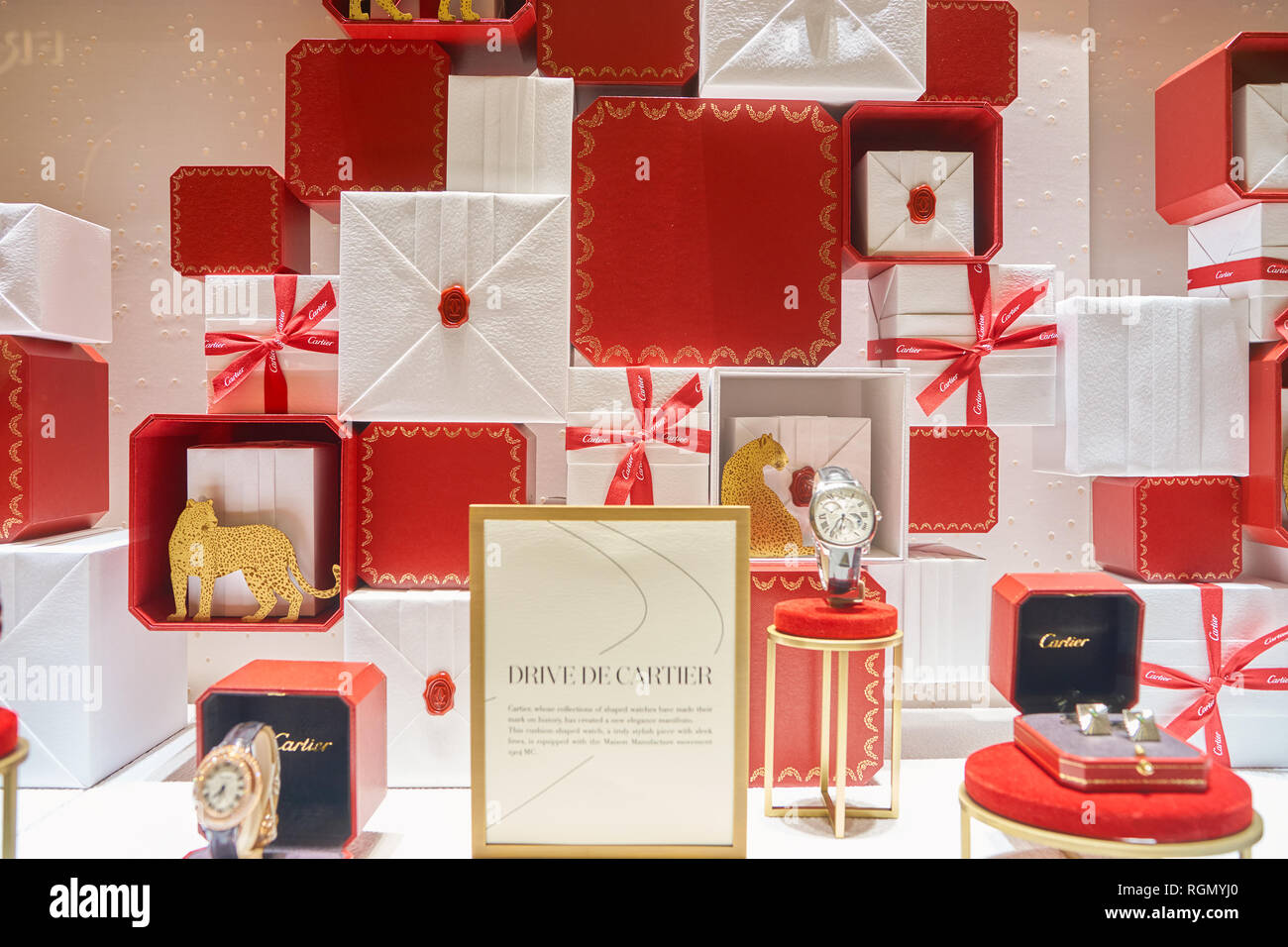 Cartier gold jewellery hi-res stock photography and images - Alamy