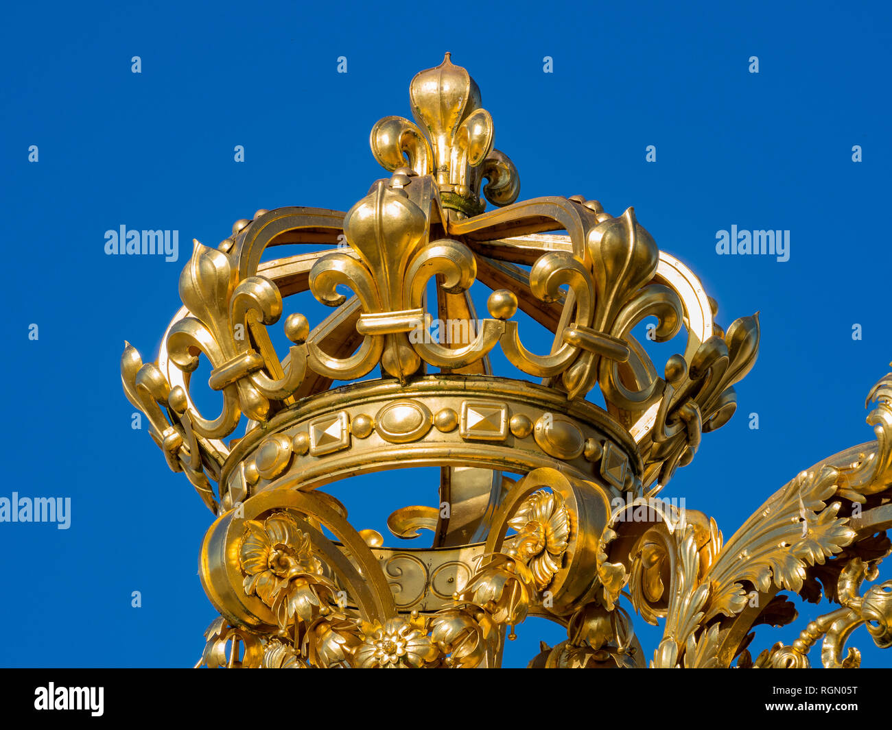 The golden entrance gate of the famous Palace of Versailles at France ...