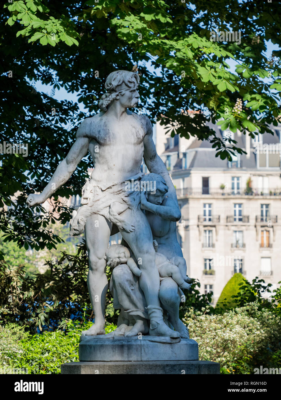 White statue in a park at Paris, France Stock Photo - Alamy