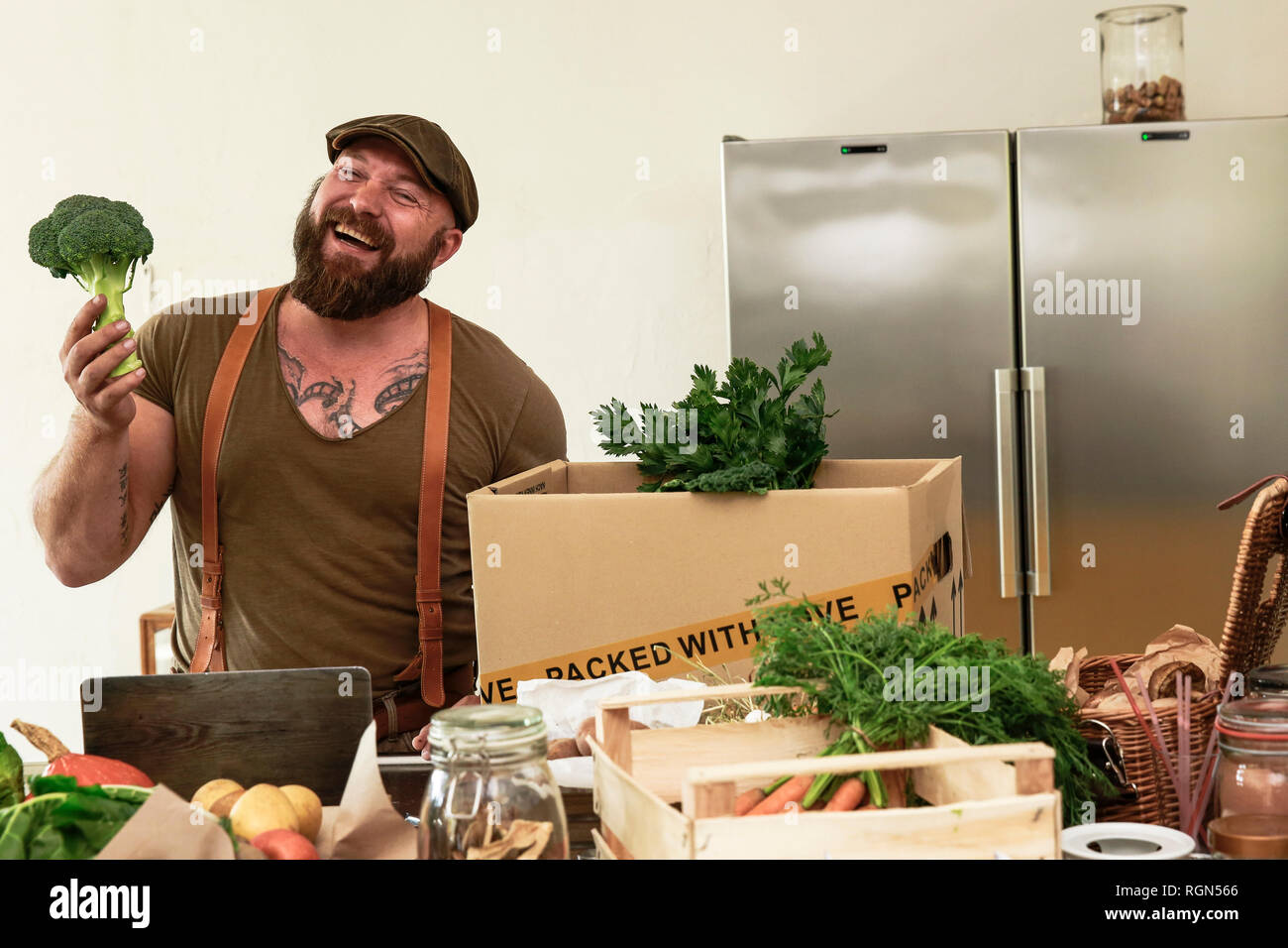 Funny delivery man hi-res stock photography and images - Alamy