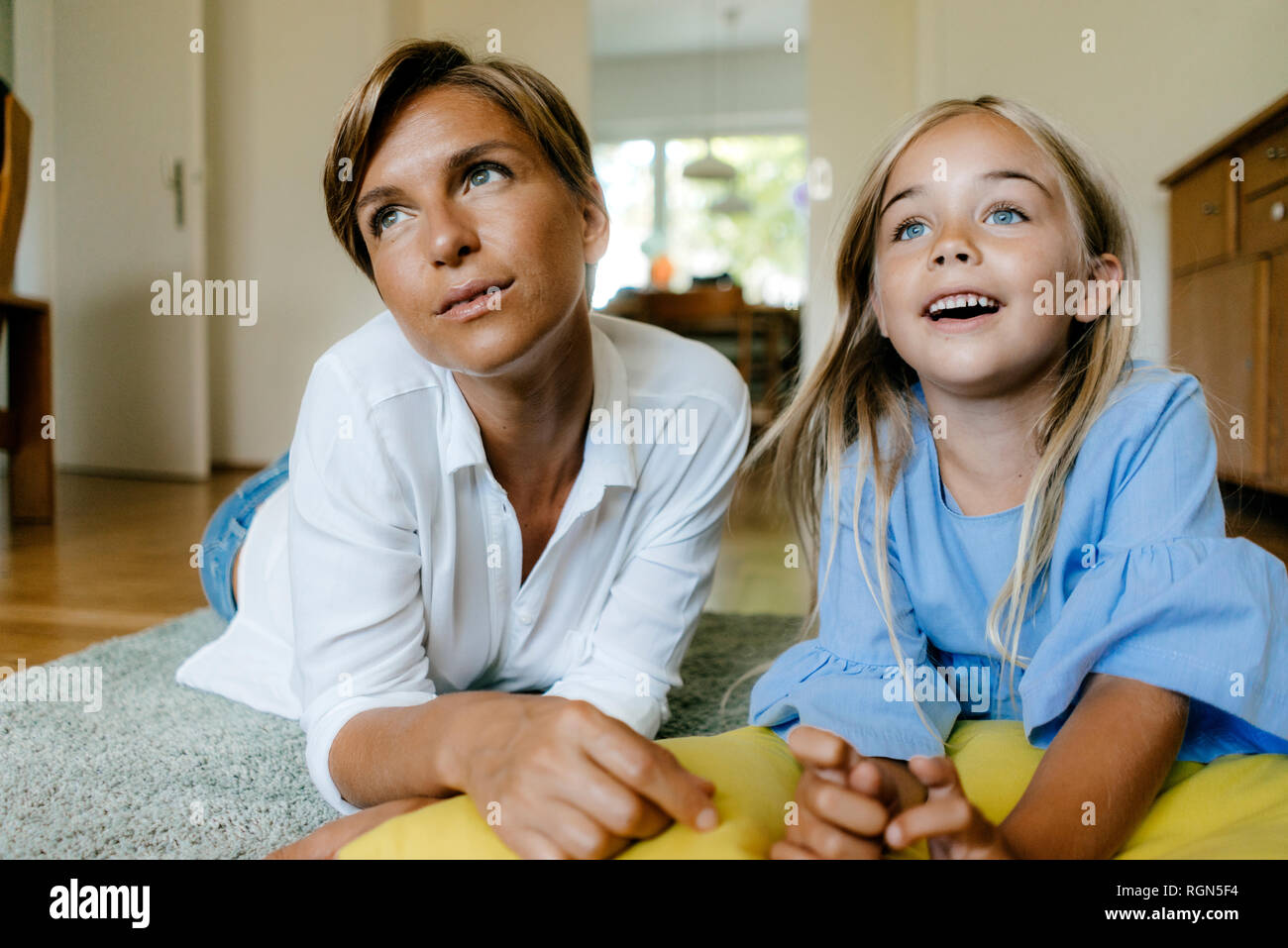 Mother daughter lying floor home watching something hi-res stock photography and images - Alamy
