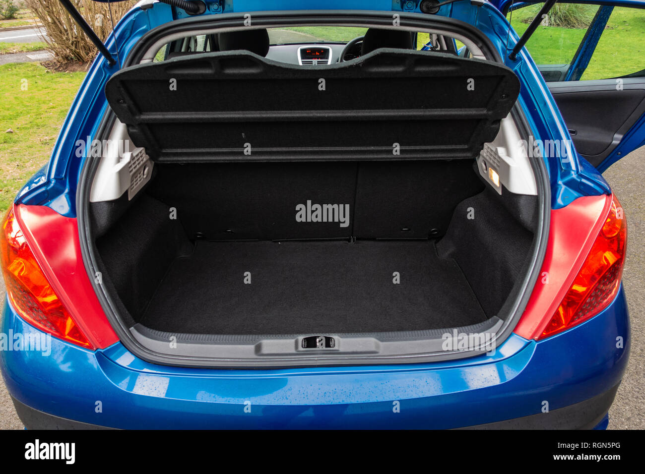 Empty car boot hi-res stock photography and images - Alamy