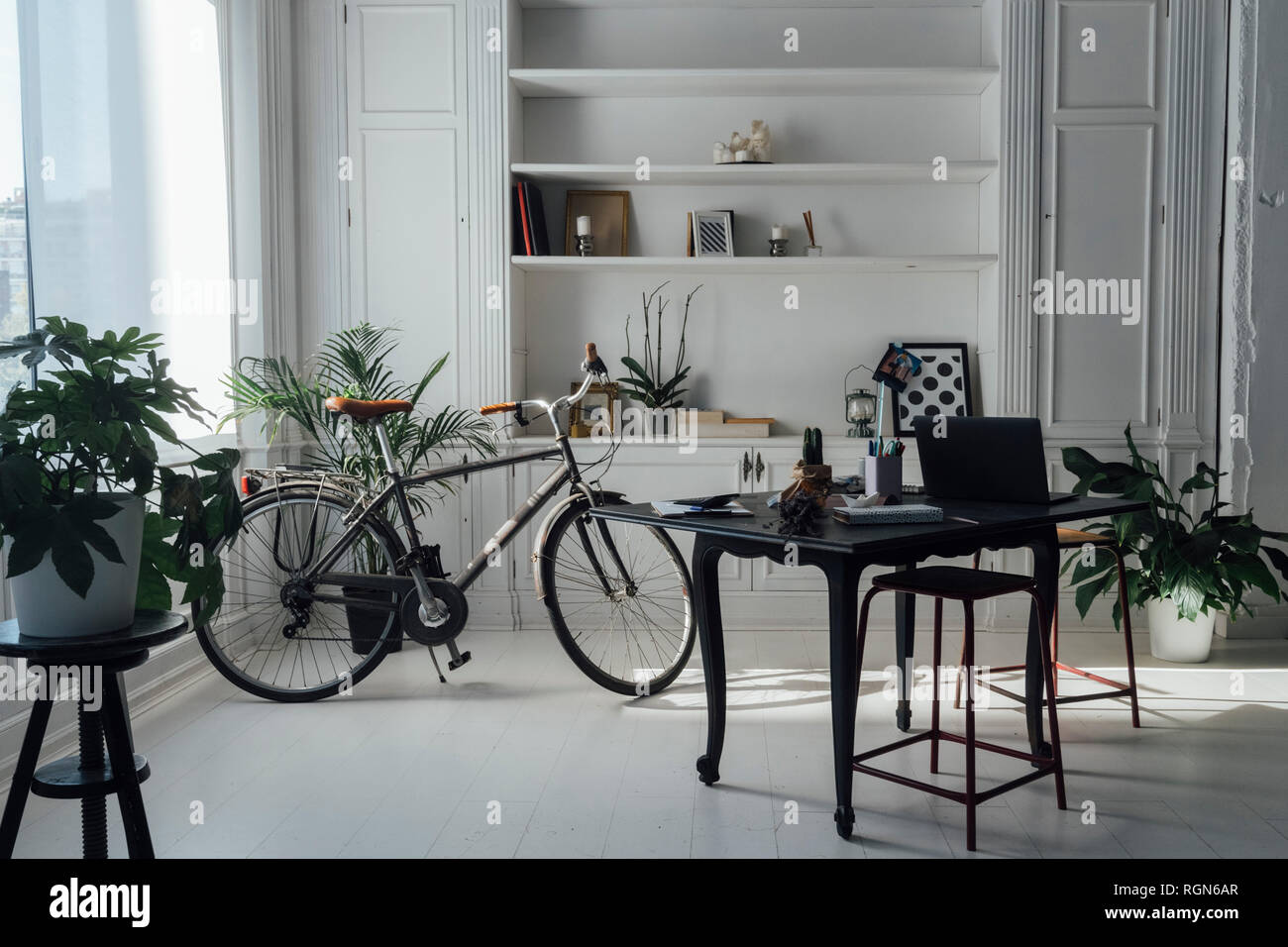 Modern workspace hi-res stock photography and images - Alamy