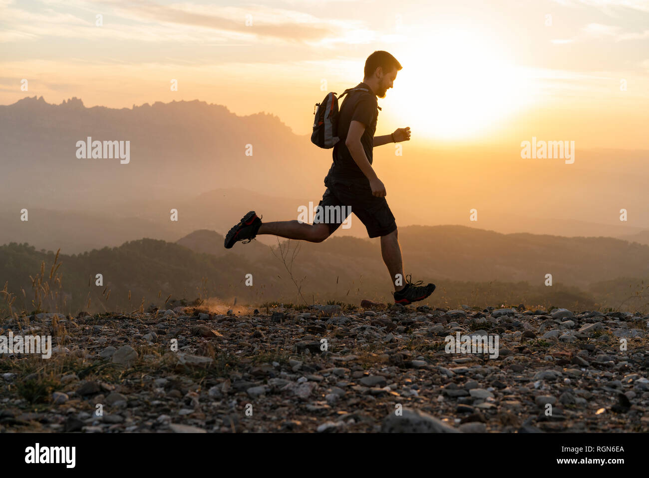 Man running at sunset hi-res stock photography and images - Alamy