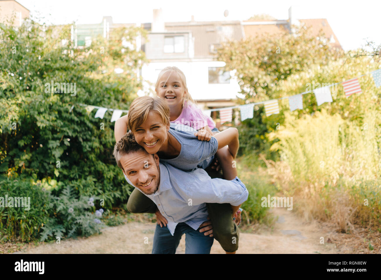 Piggyback daddy hi-res stock photography and images - Alamy