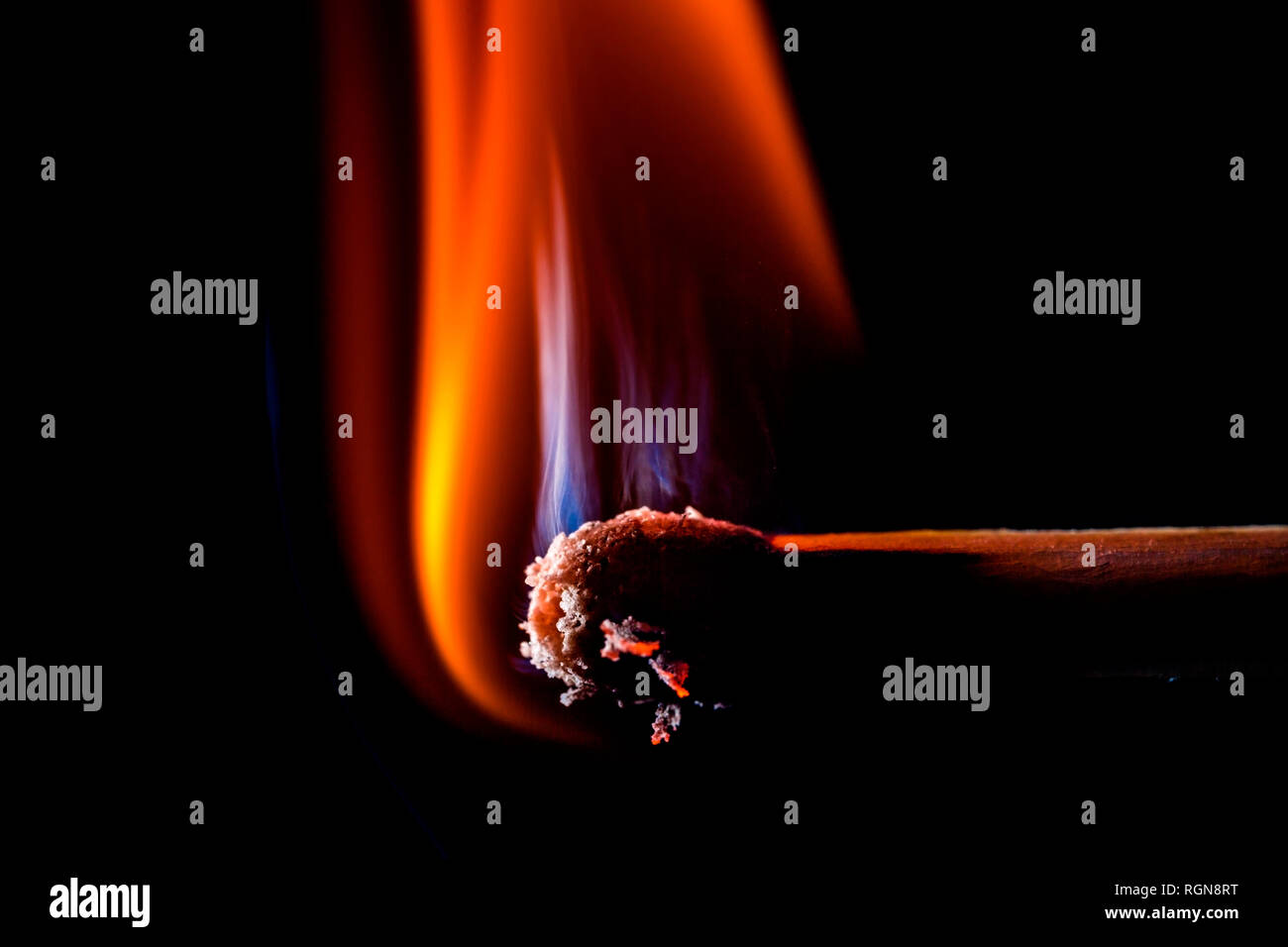 Matchstick burning hi-res stock photography and images - Alamy